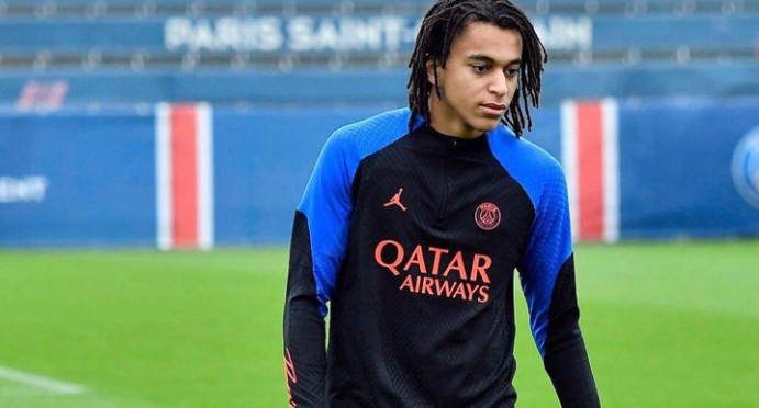 El hermano de 15 años de Kylian Mbappé ya entrena con el primer equipo ... El hermano de 15 años de Kylian Mbappé ya entrena con el primer equipo ...
