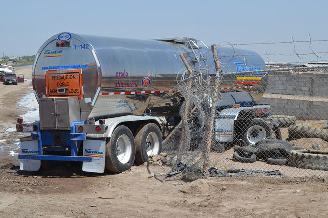 Se Vuelca Camión Cargado De Leche El Siglo De Torreón