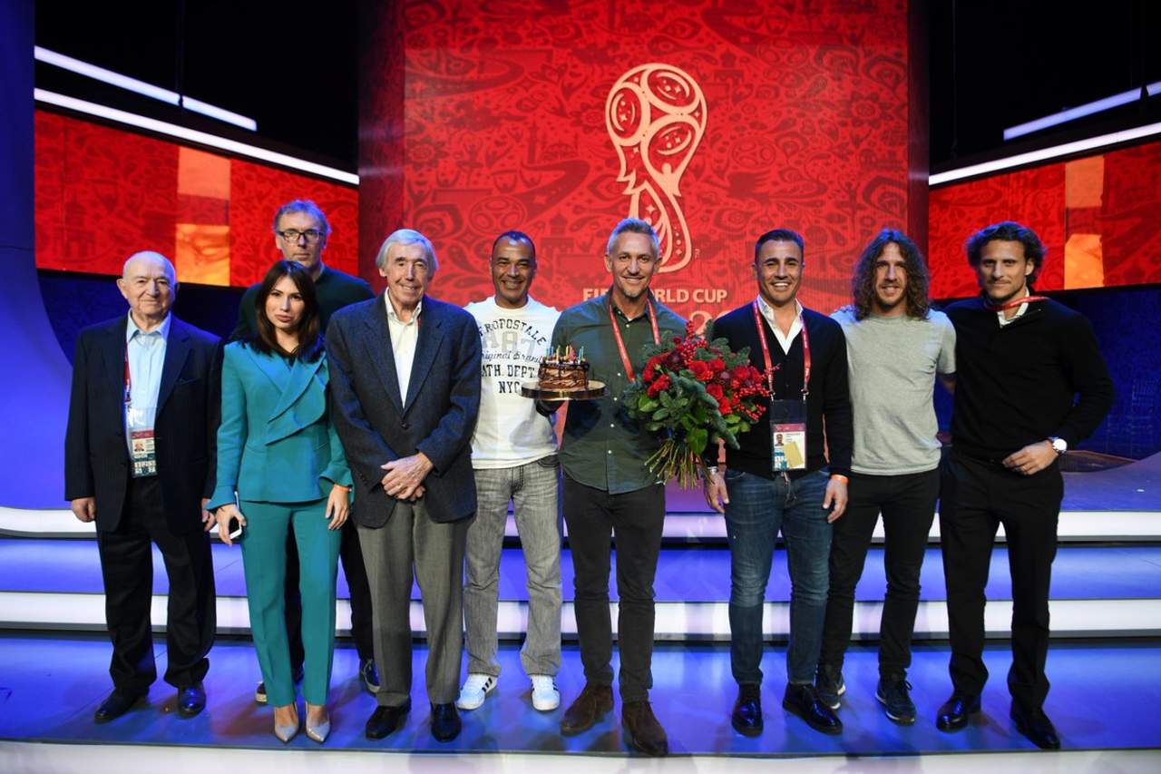 Gary Lineker cumple años en medio de los preparativos del sorteo ... Gary Lineker cumple años en medio de los preparativos del sorteo ...